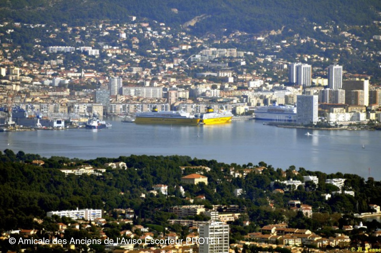 Vues à 180° de la rade de Toulon et des alentours
